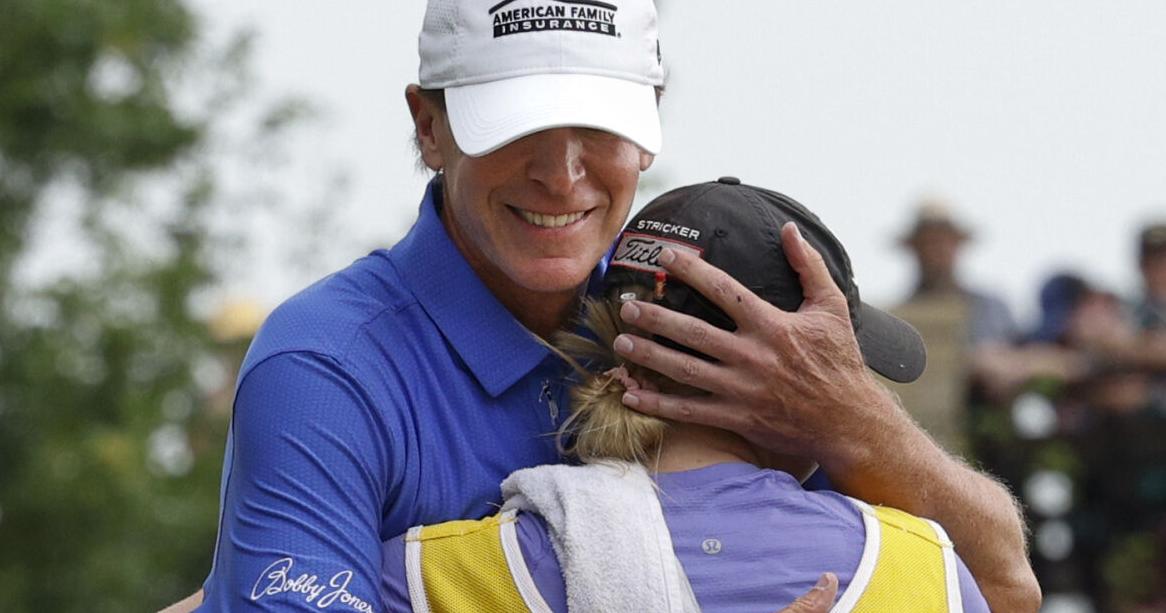 Steve Stricker's Senior PGA victory with daughter Izzi as caddie in photos
