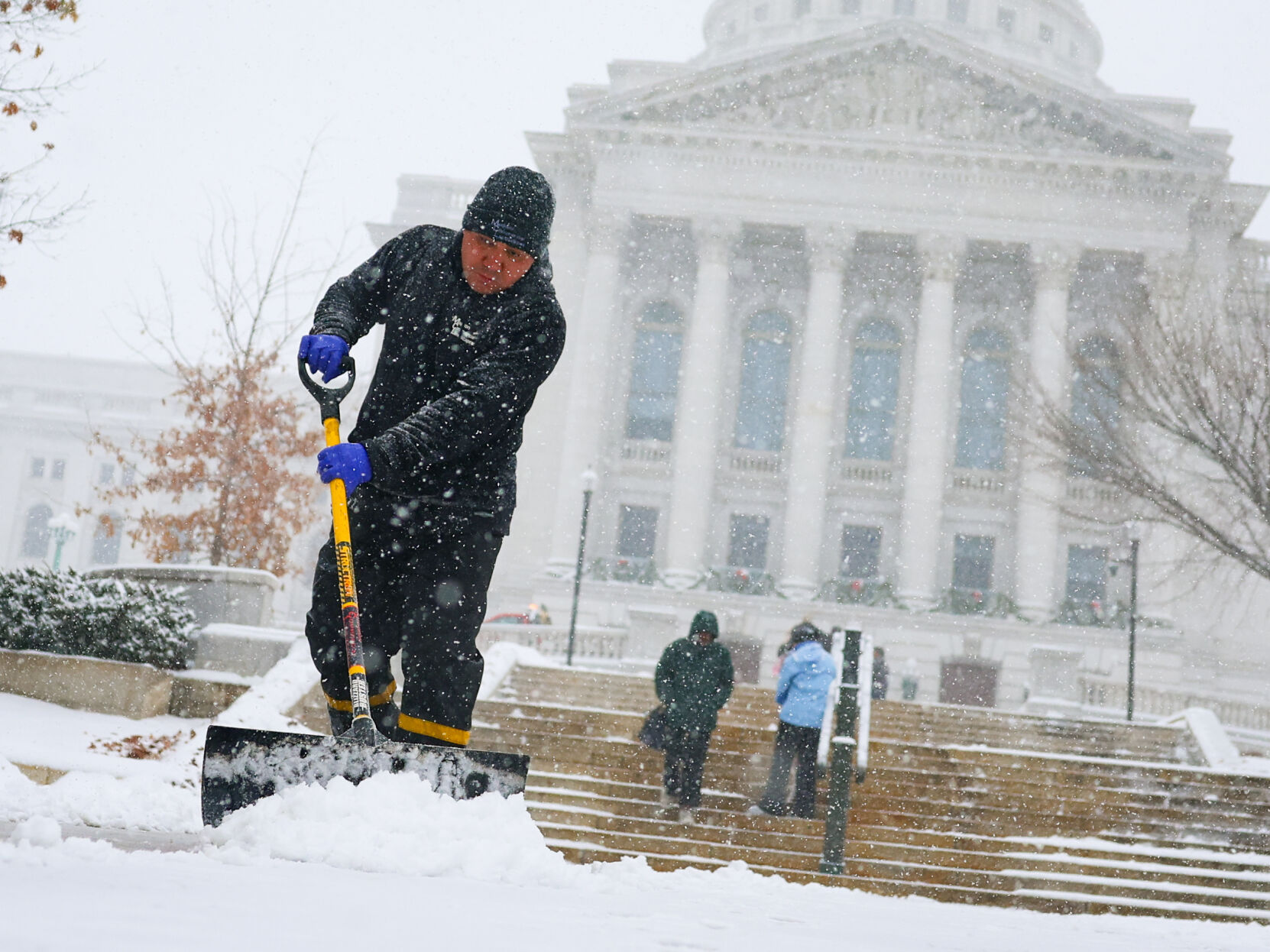 How much snow fell in Madison in 24 hours?