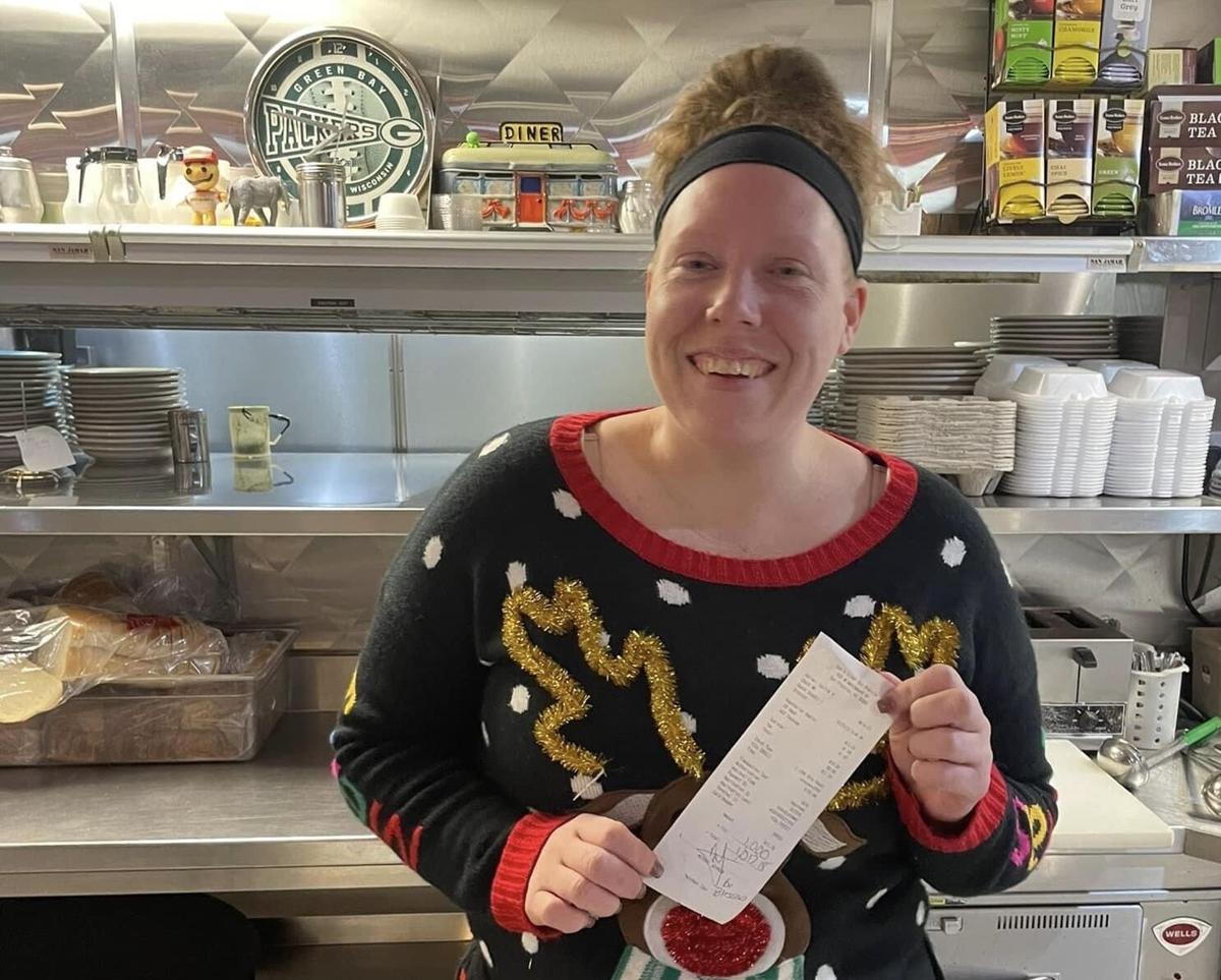 Server at Gus's Diner who got $1,000 Christmas tip says she'll never ...