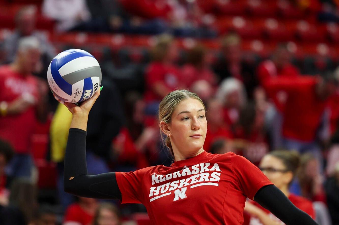 Aniya Warren flips commitment to Wisconsin volleyball