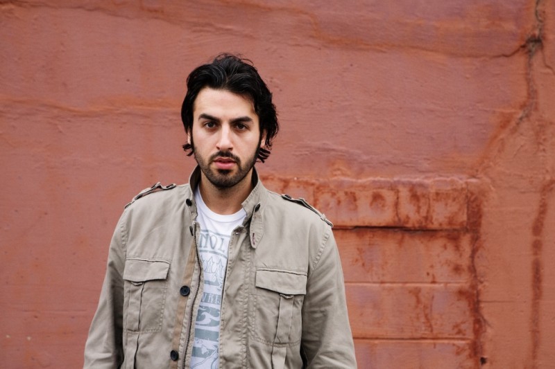 Prolific songwriter Ari Hest plays High Noon