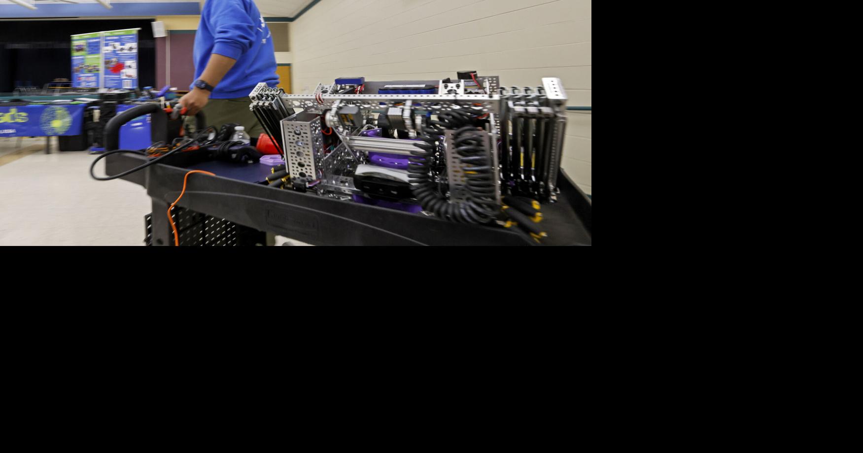 Cross Plains robotics qualifier draws bionic crowd