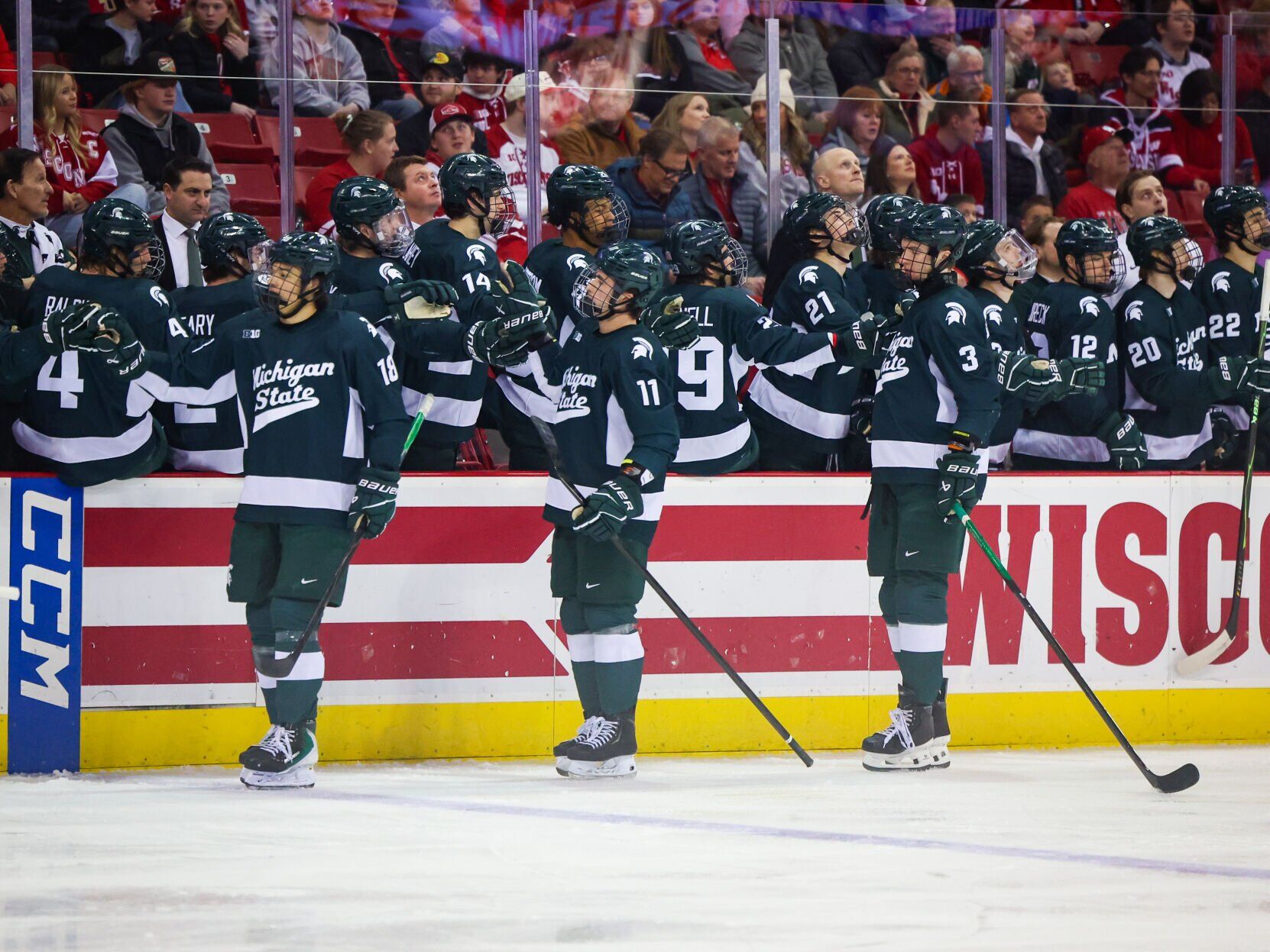 No. 4 Michigan State sweeps No. 2 Wisconsin men's hockey