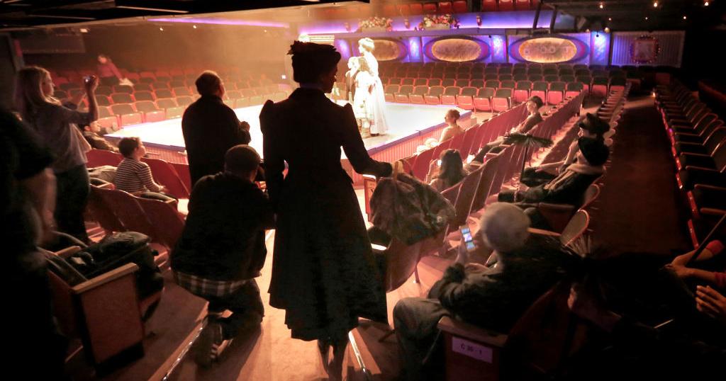 50 years at the Fireside: Small-town dinner theater with big-time ...