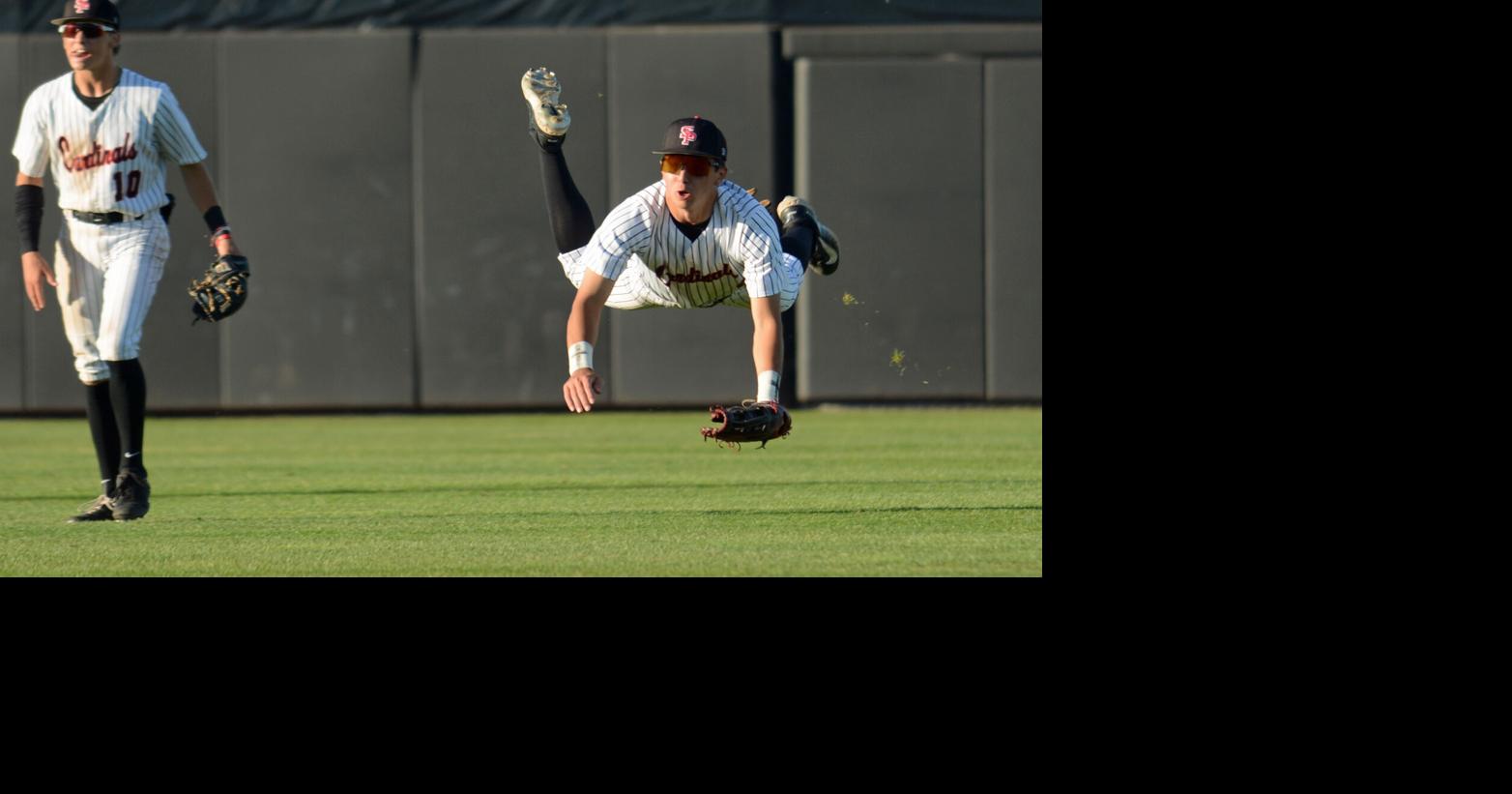 Sun Prairie East battles De Pere for Division 1 title