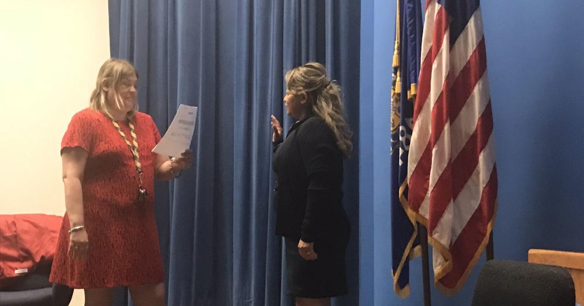 Gloria Reyes sworn in as Madison School Board's first Latina member Gloria Reyes sworn in as Madison School Board's first Latina member