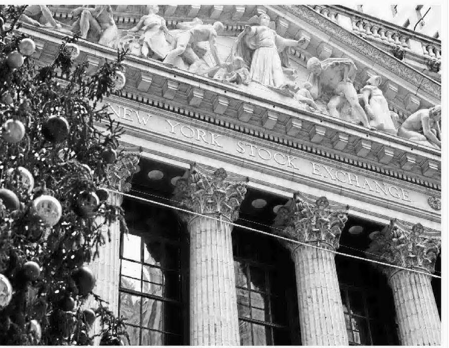 Dow hits record peak following Fed meeting