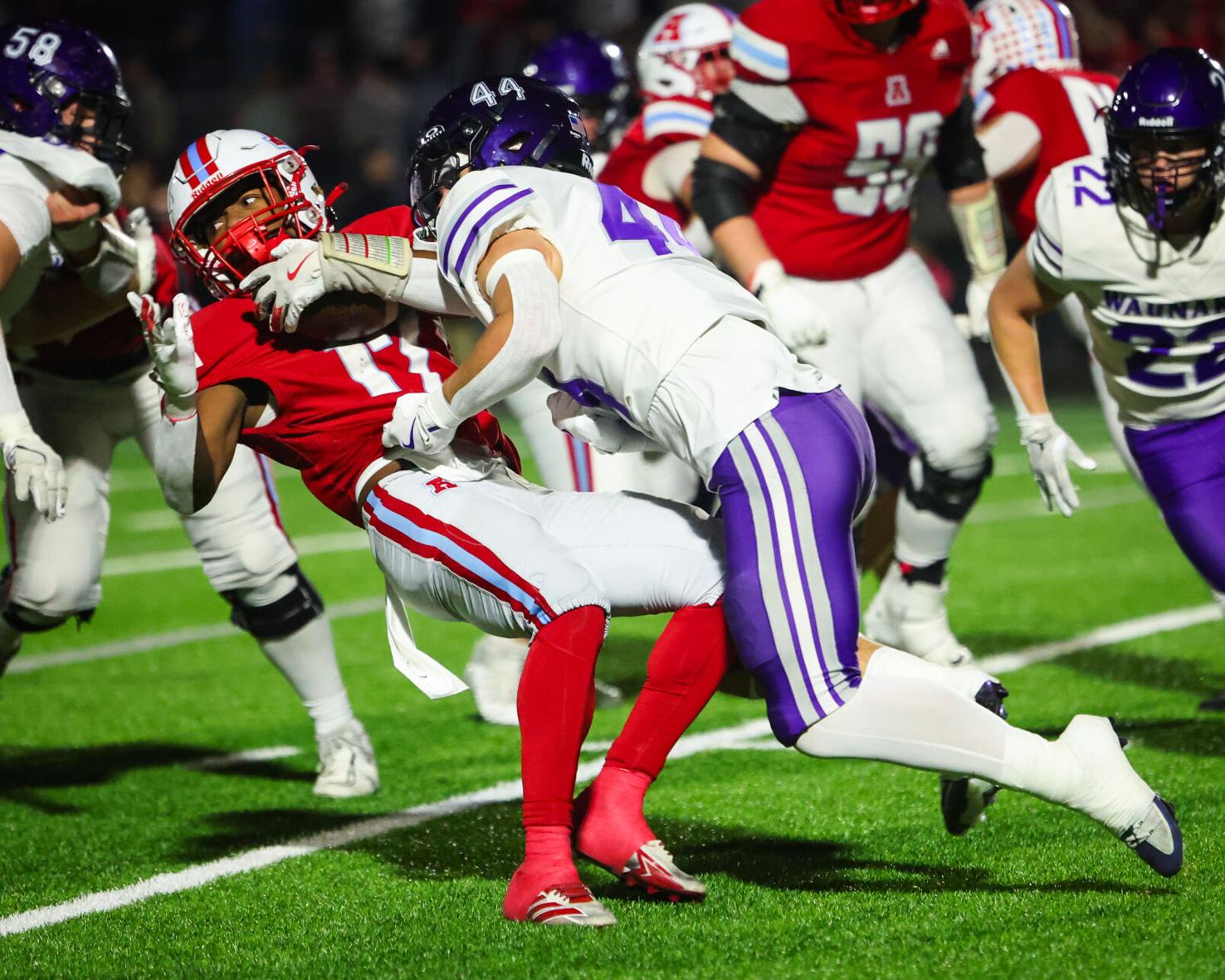 Hartland Arrowhead defeats Waunakee football in state semis