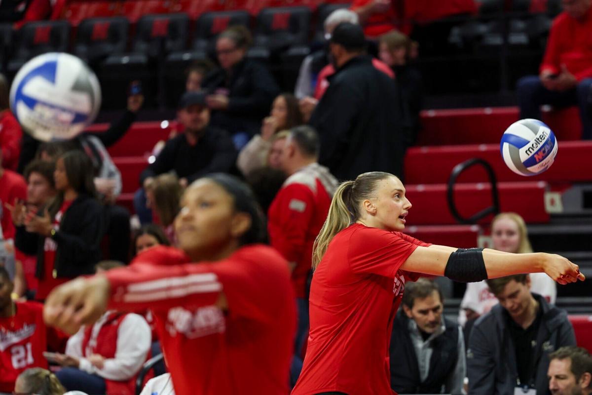 How No. 1 libero Aniya Warren landed at Wisconsin volleyball