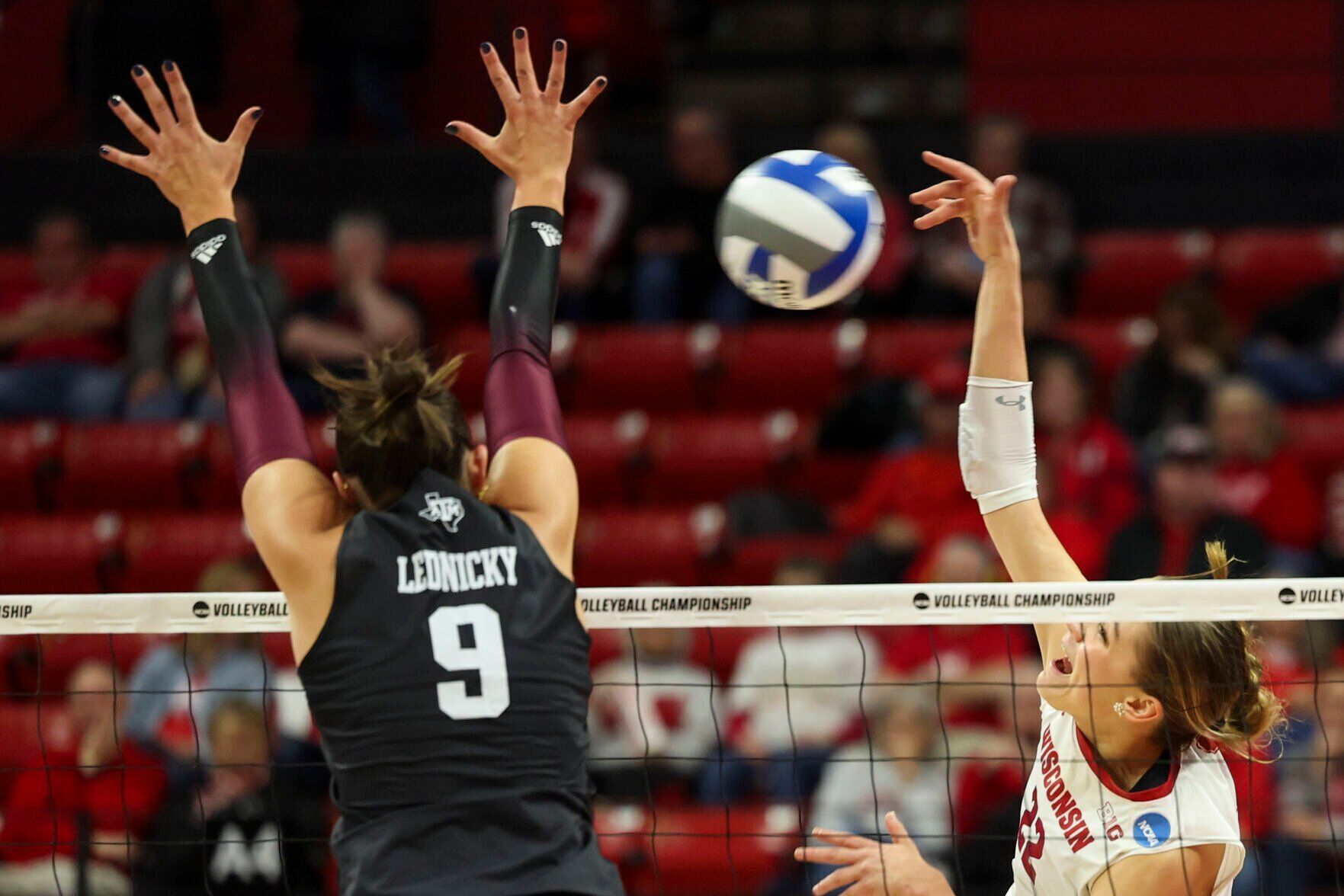Wisconsin volleyball's 2025 Big Ten opponents