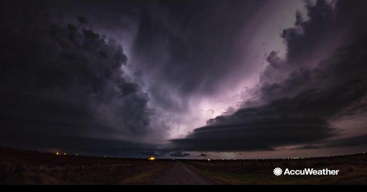 What are the different types of lightning?