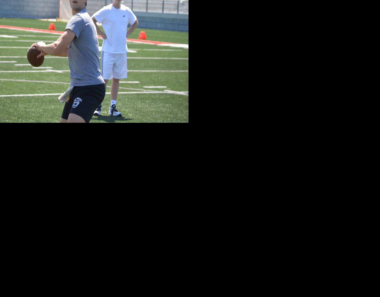 2023 Sun Prairie East quarterback Jerry Kaminski