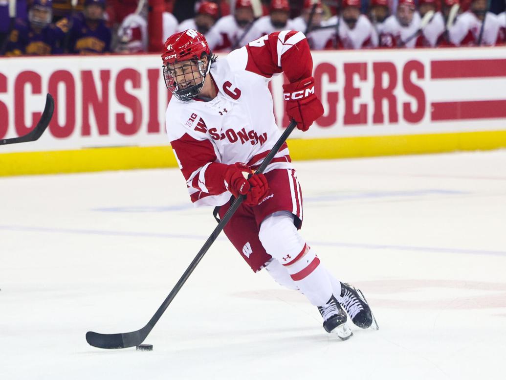 Wisconsin men's hockey sweeps No. 1 Michigan State on road
