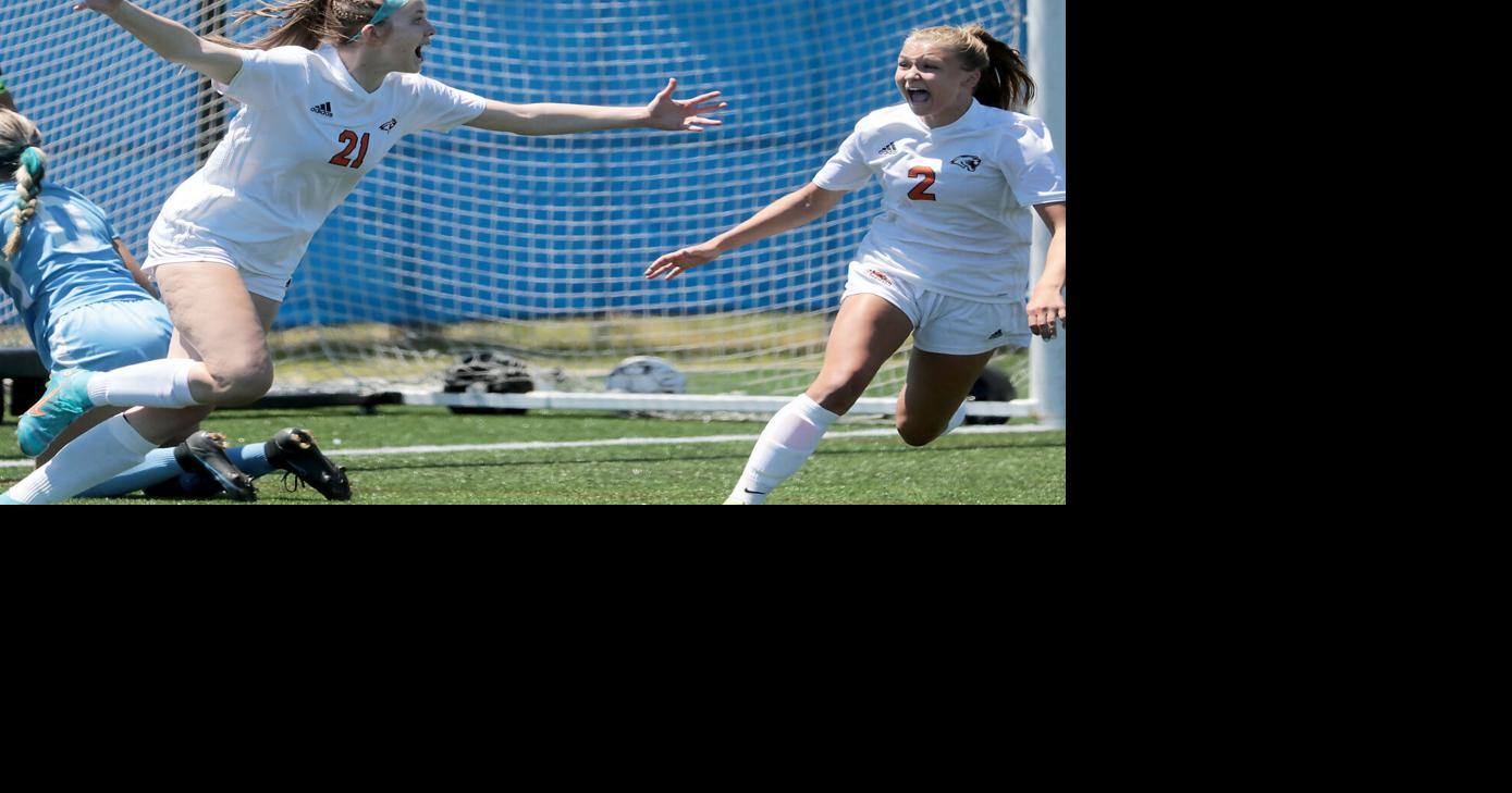 Top-ranked Oregon girls soccer strikes in second half, edges Sauk Prairie