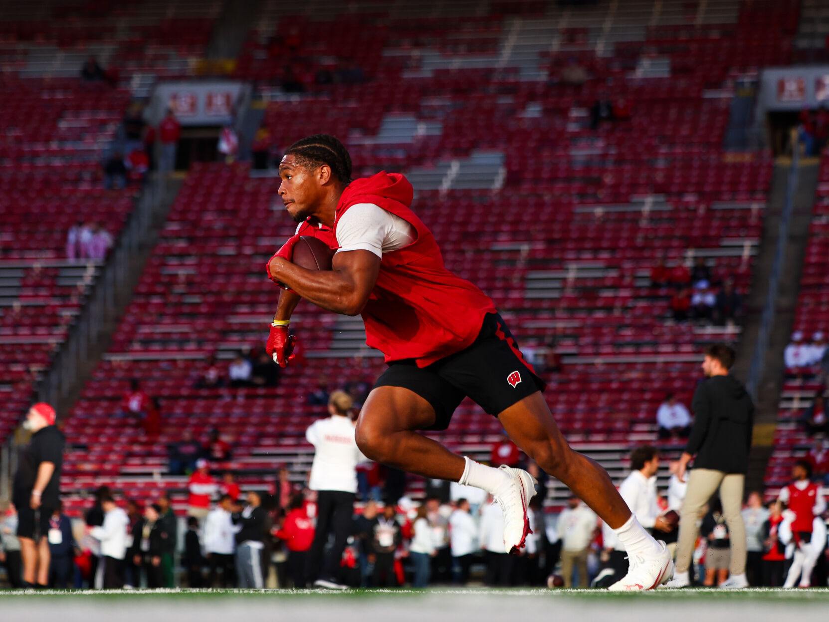 Wisconsin football players, coaches out sync after Iowa loss