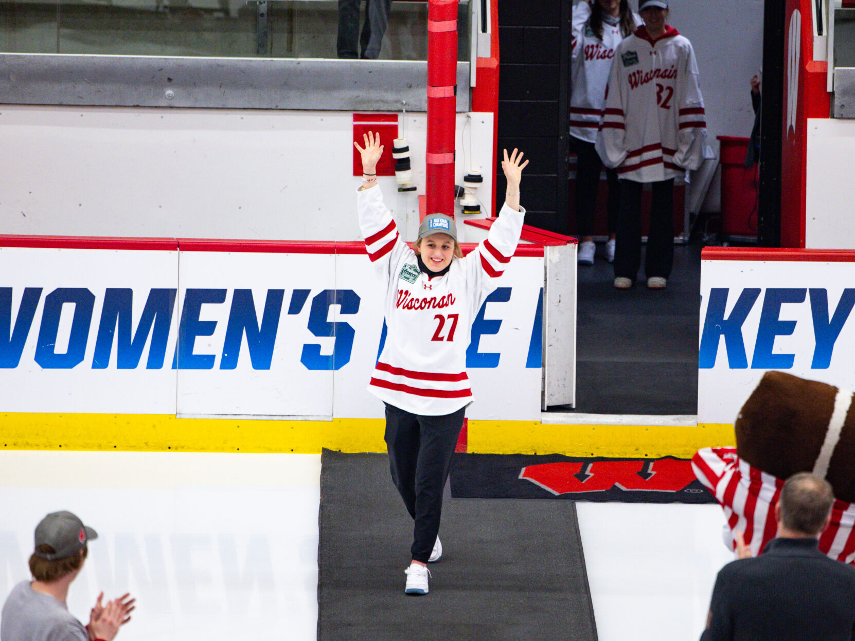WCHA coaches like Wisconsin's chances at repeat hockey title