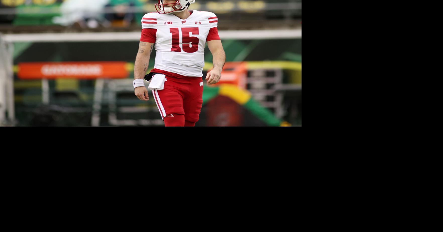 Wisconsin football's poor passing robbing team of chances
