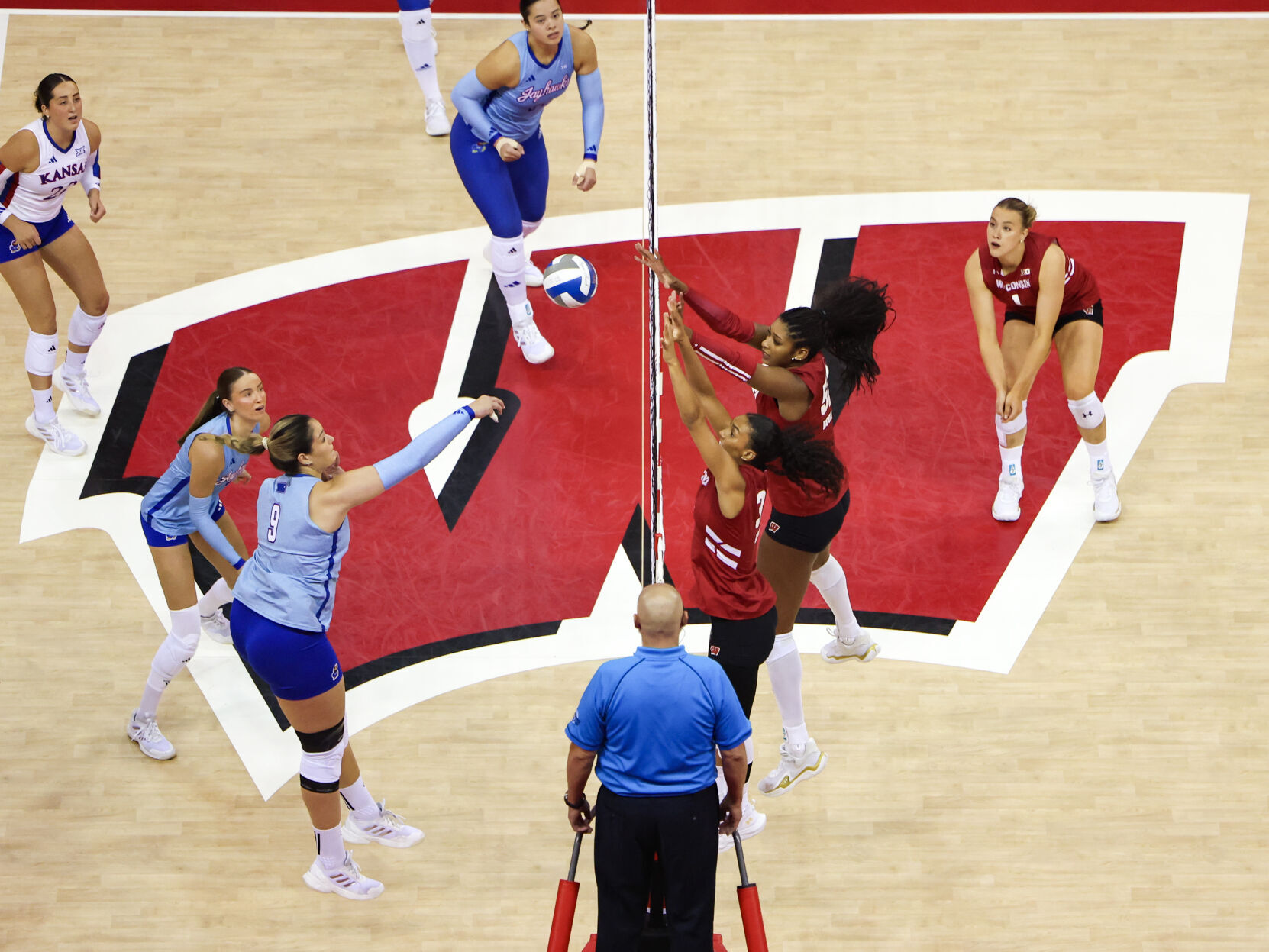 Wisconsin volleyball's Aniya Warren to enter transfer portal