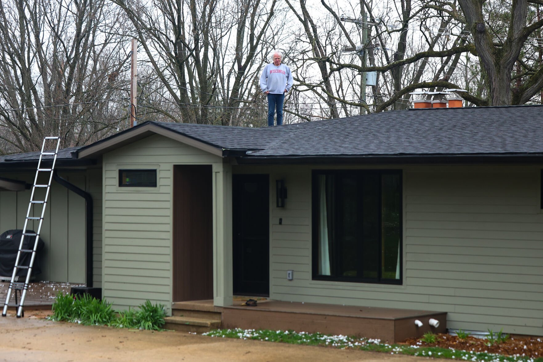 2-inch hail damages car windows, library in Wisconsin town