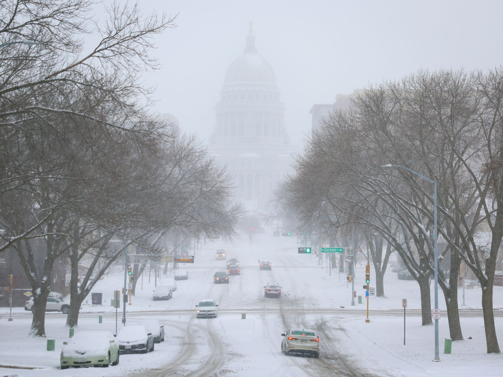How much snow fell in Madison in 24 hours?