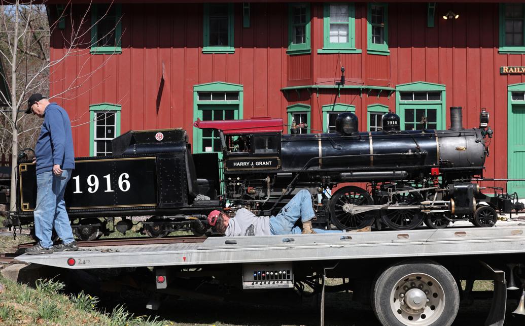 Milwaukee County Zoo locomotives head to Wisconsin Dells