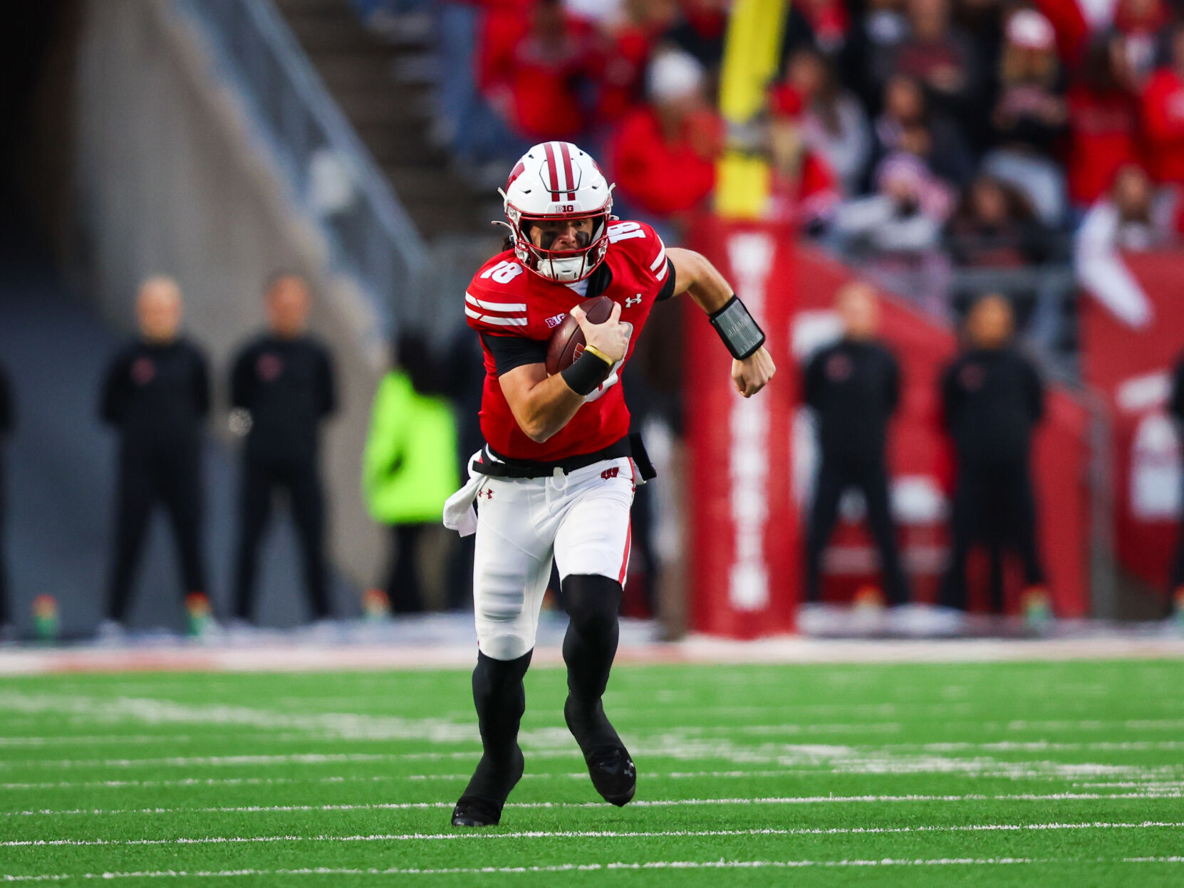 Wisconsin quarterback Danny O'Neil injured vs. Washington
