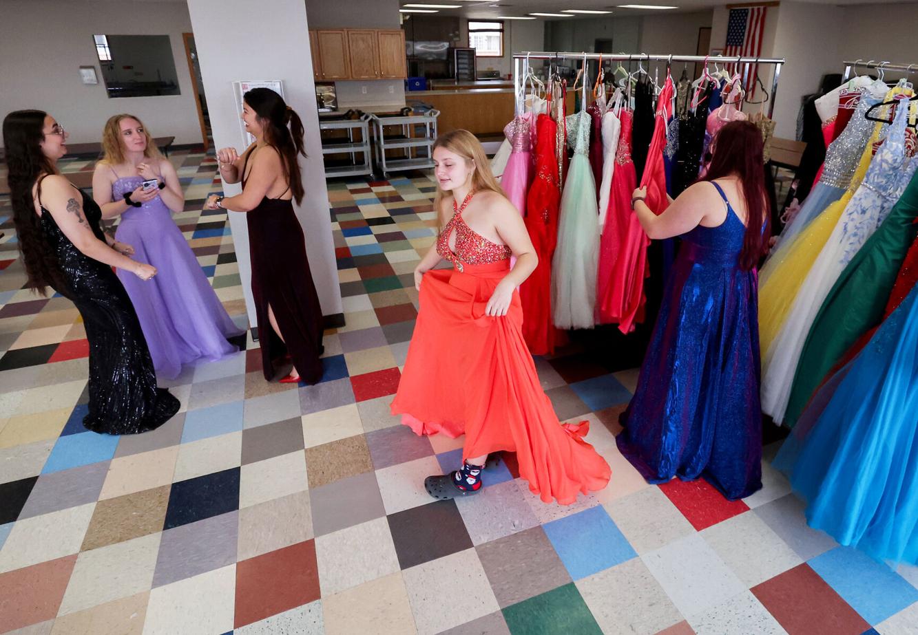 Students can get free prom dresses