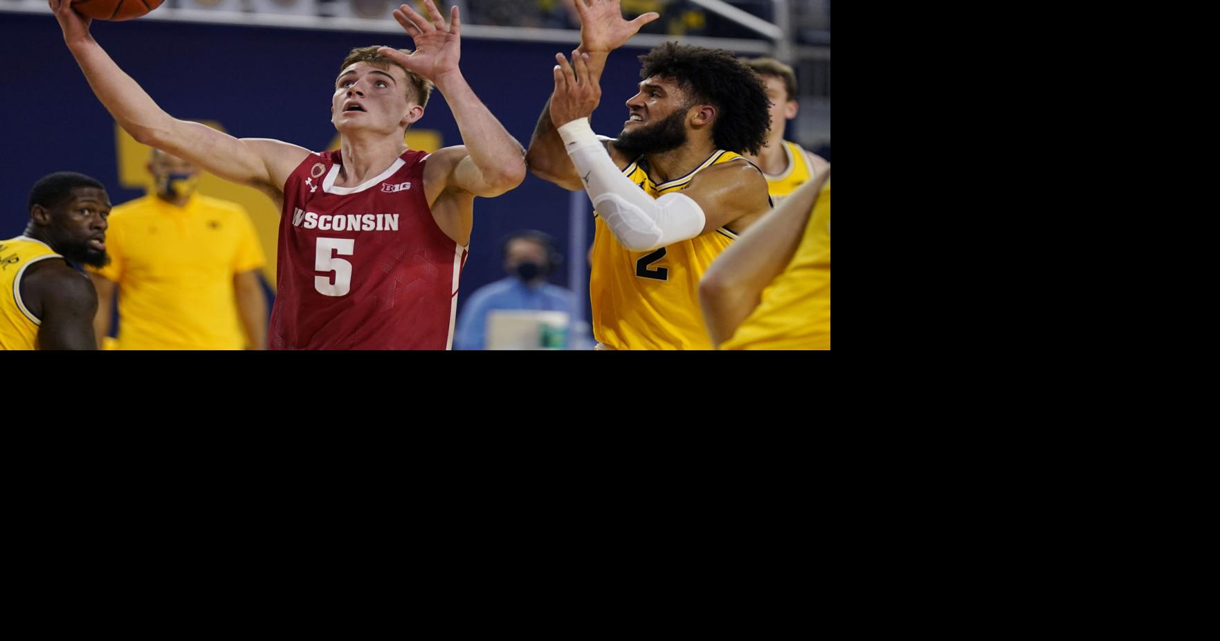 Badgers men's basketball slips to No. 10 in AP poll