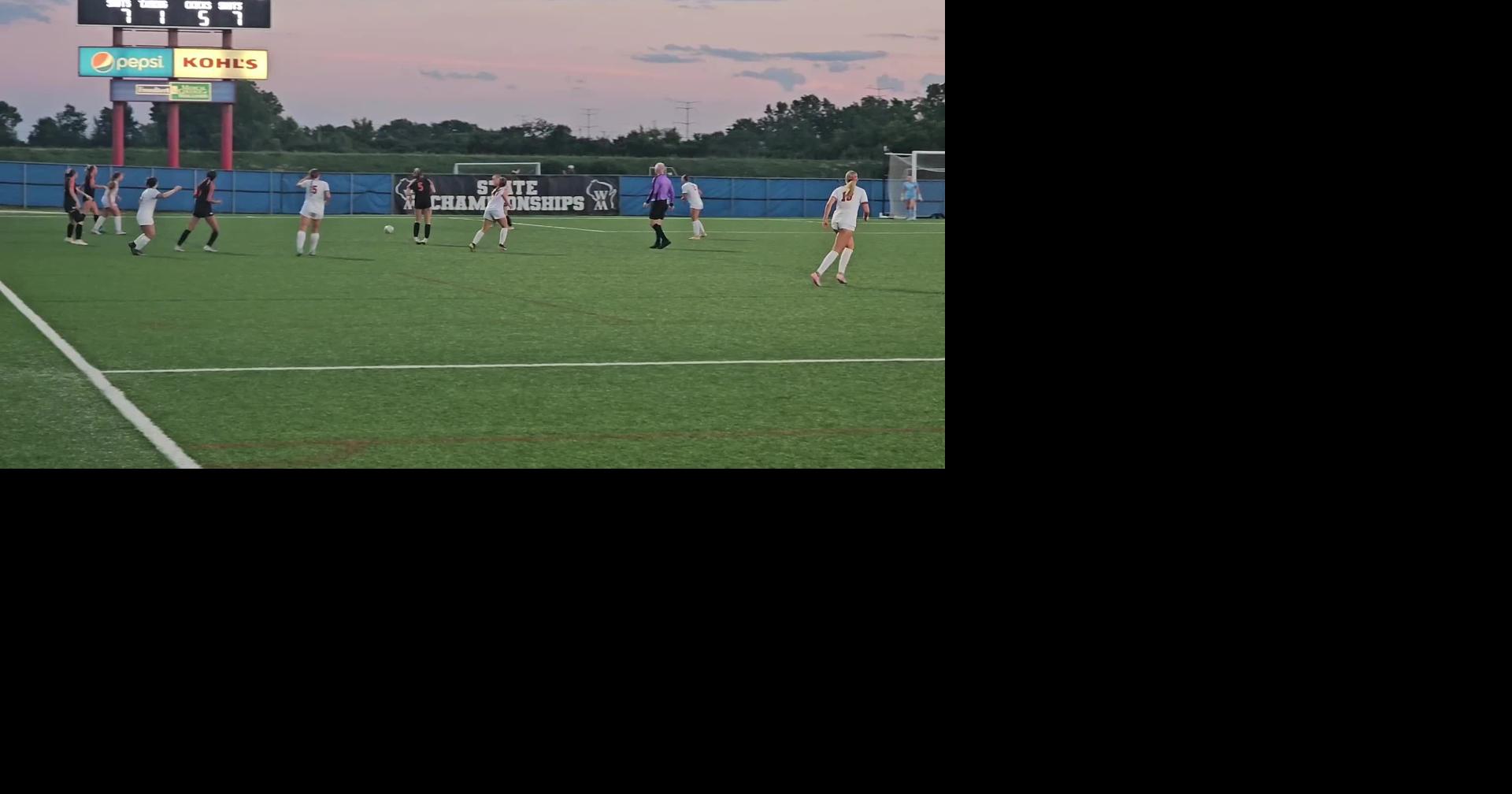 Oregon girls soccer falls in WIAA Division 1 state debut