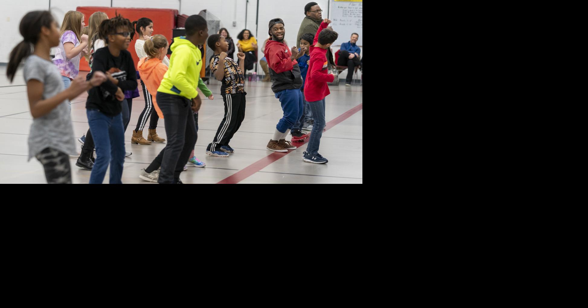 Performers seek to inspire interest in arts at Kromrey Middle School