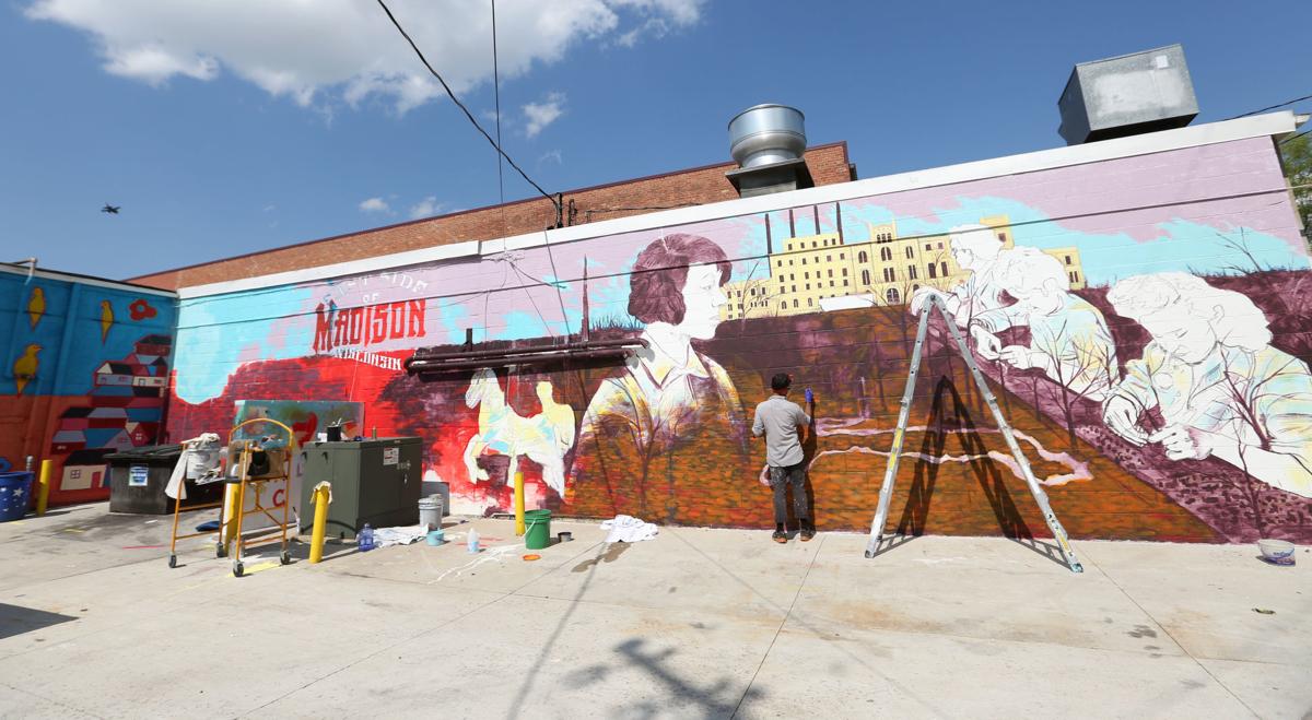 With help from teens, a 'mural alley' blooms in Darbo-Worthington