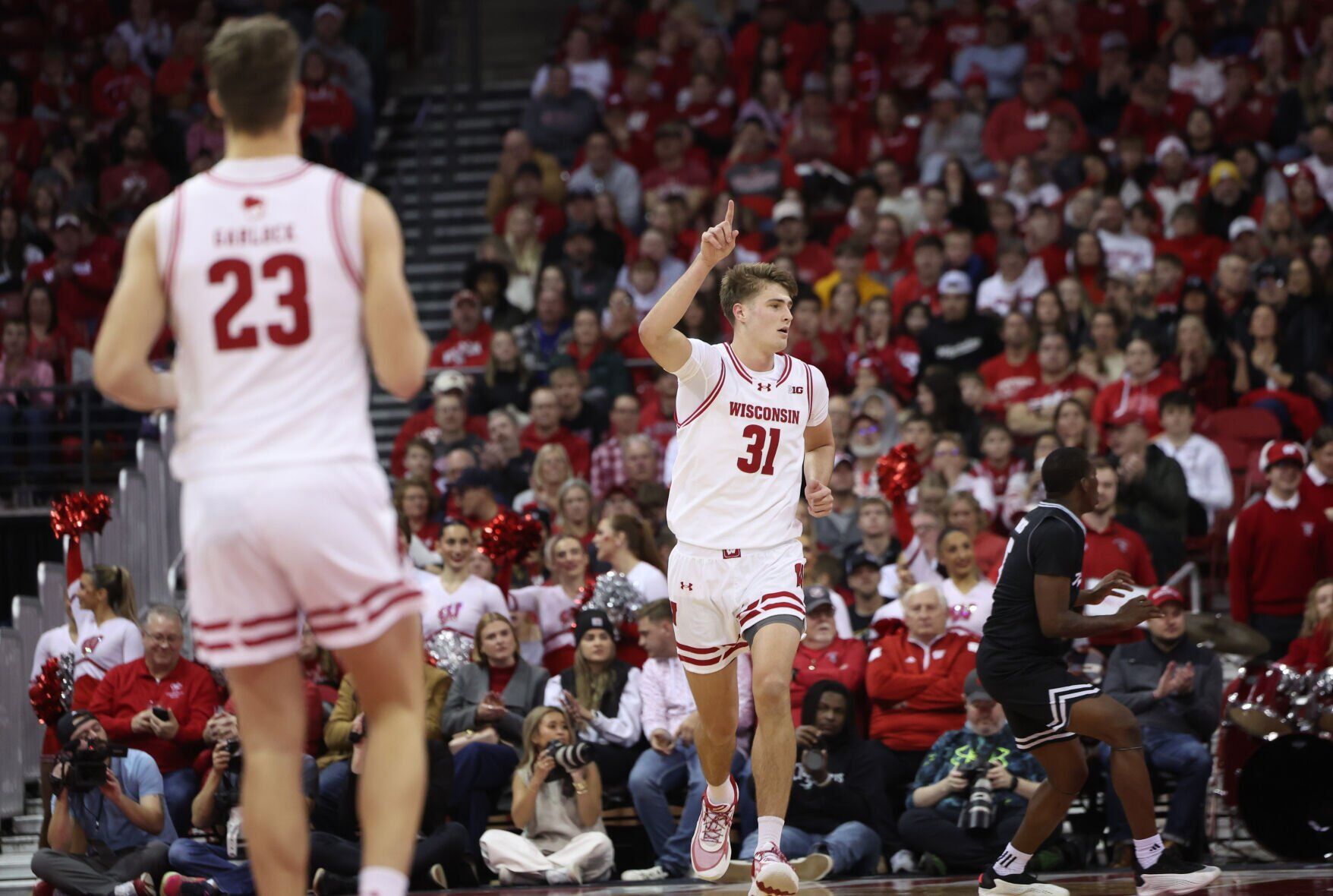 Wisconsin men's basketball beats Milwaukee