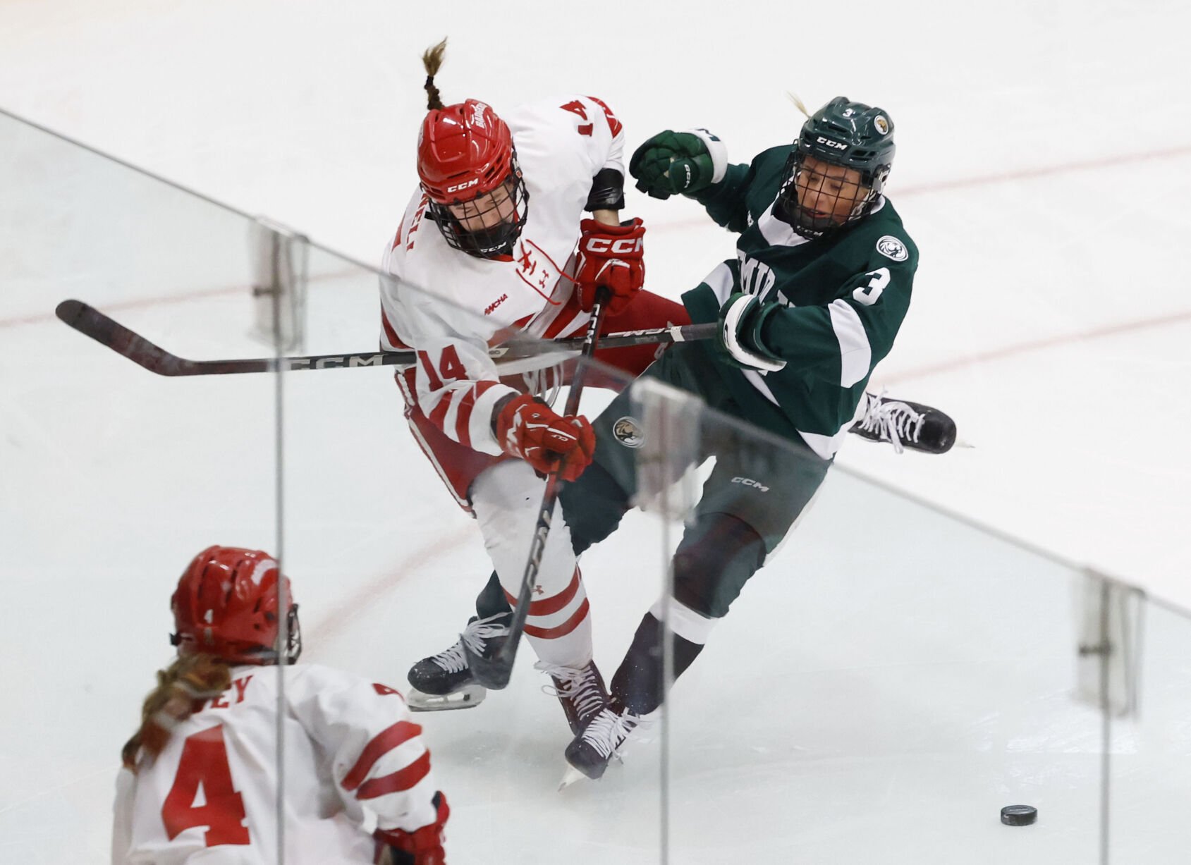 Wisconsin women's hockey beats Minnesota Duluth in playoffs