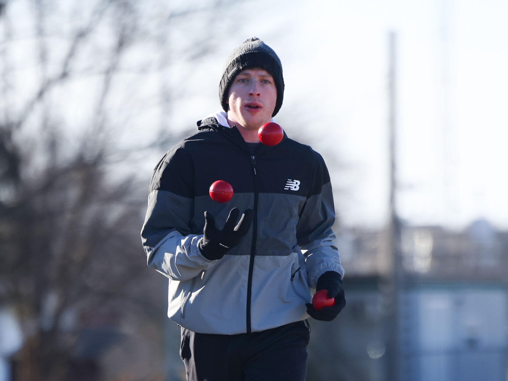 Wisconsin runner is a joggler: He juggles while jogging