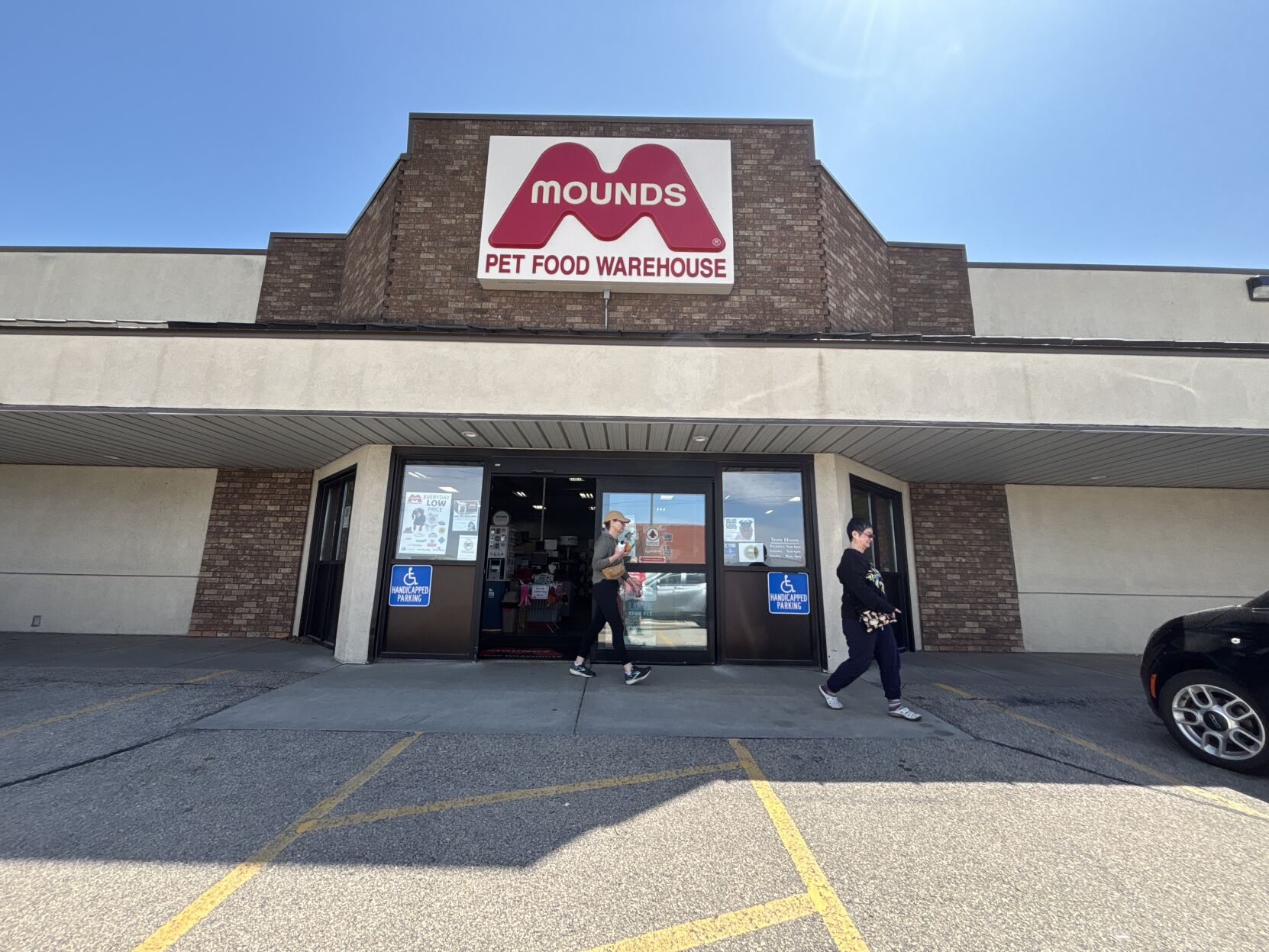 Mounds Pet Food Warehouse closing stores but opening others