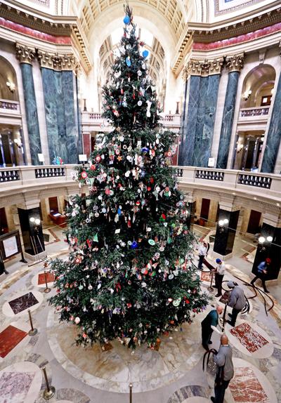 Gov. Walker asks for students to help decorate Wisconsin's Capitol ...