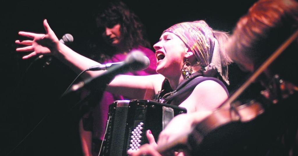 Stage Presence: Poland’s Dikanda puts on emotional show