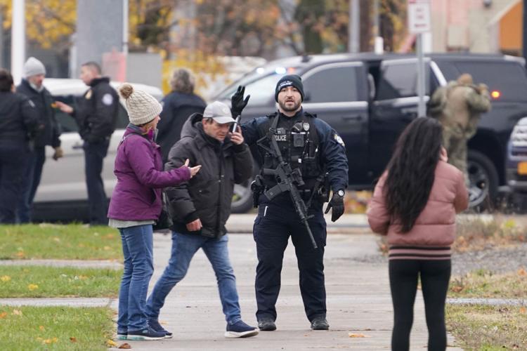 Car crashes, explodes at Rainbow Bridge in Niagara Falls