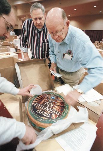 Sculptors' works needed for Monona Terrace rooftop