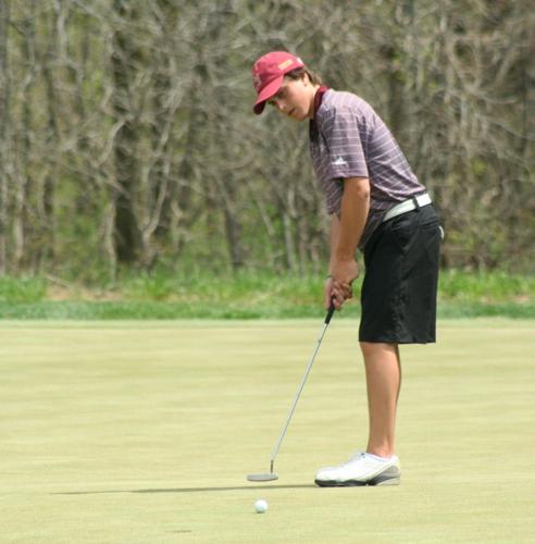 MORGAN STANLEY GOLF johnny decker putts.jpg