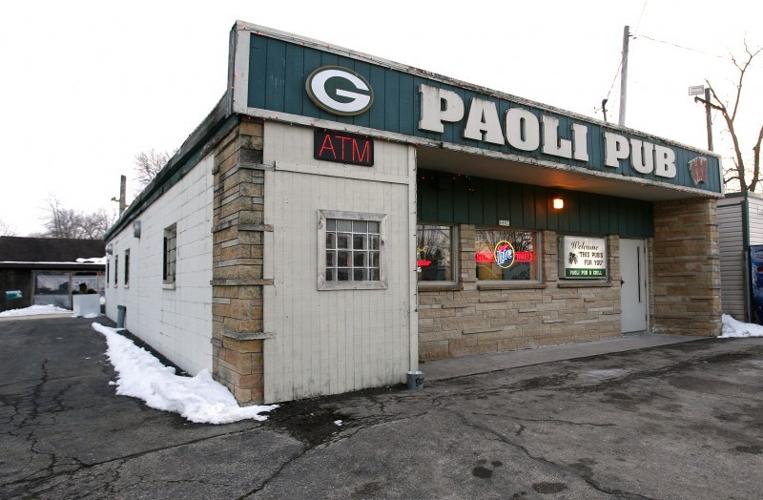 Hearty crowd relishes tasty bar menu