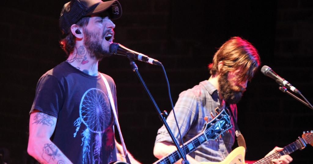 Music review: Amid technical difficulties, Band of Horses delivers ...