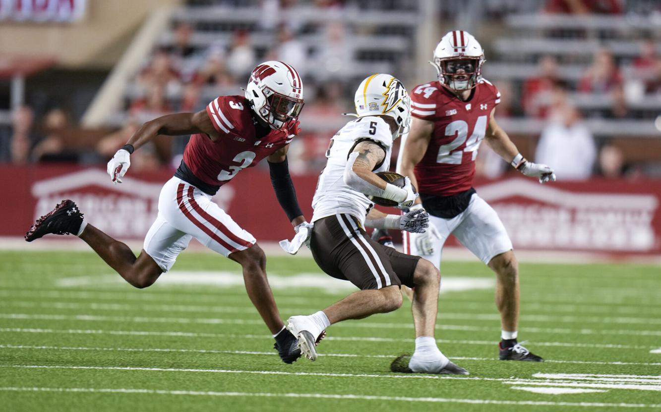 Wisconsin DB RJ Delancy III signs with Giants