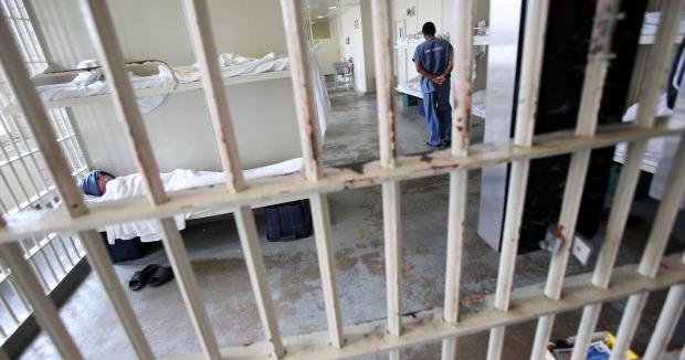 Criminal complaint: Convicted bank robber tried to dig his way out of jail