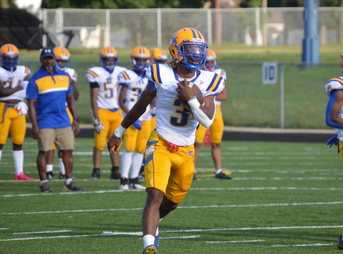 Photos: Wisconsin football 2023 commit Nate White's season opener with ...