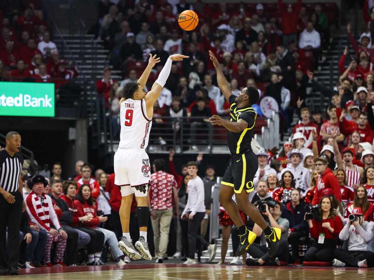 Wisconsin basketball sloppy in late collapse vs. Oregon