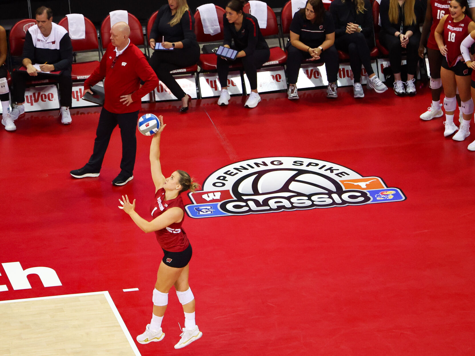 Wisconsin volleyball beats Kansas 3-2 to open season