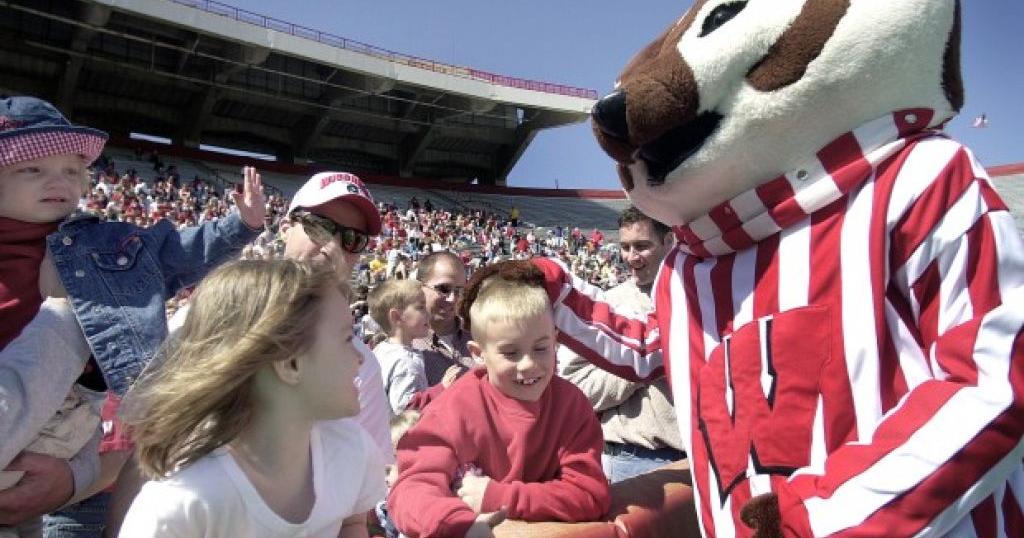 Badgers sports: Fan experience may go high-tech at Camp Randall, Kohl ...