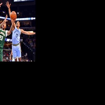 Giannis Antetokounmpo, Bucks visit prison with Laker showdown looming