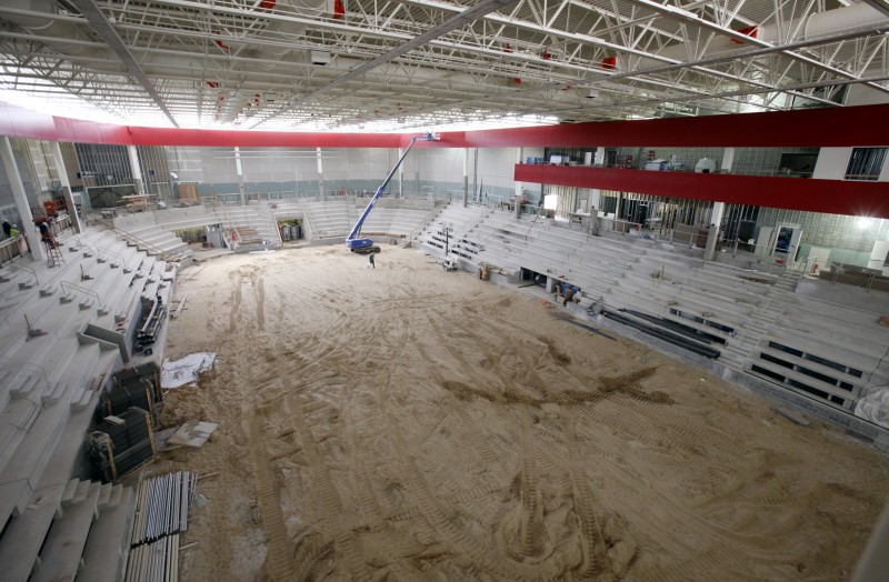 UW hockey: All the convenience of home at LaBahn Arena